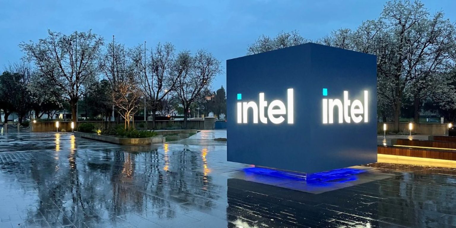 Intel's Vision: Pioneering Trillion-Transistor Chips Defying Moore's ...